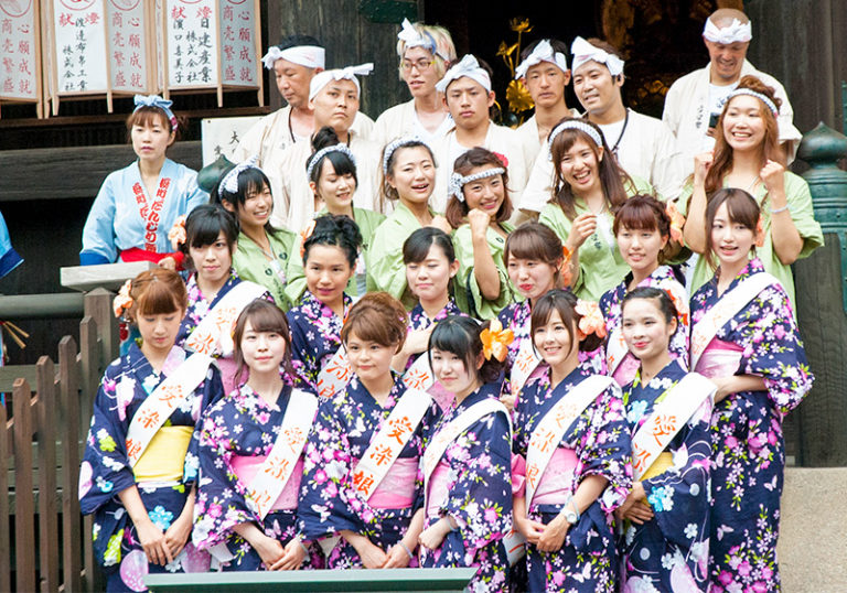 A Guide to Osaka's Summer Festivals | Maido